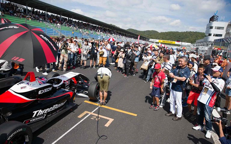 AIWIN | 女性レーサー三浦愛が監督するレーシングチーム「AIWIN」（アイウィン）のWebサイトです。誰もが親しみを持てる日本一の ...